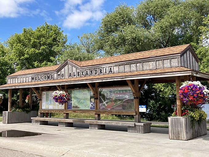 Alexandria welcomes visitors with old-world charm. It's like stepping into a storybook &ndash; one where the hero is 28 feet tall!