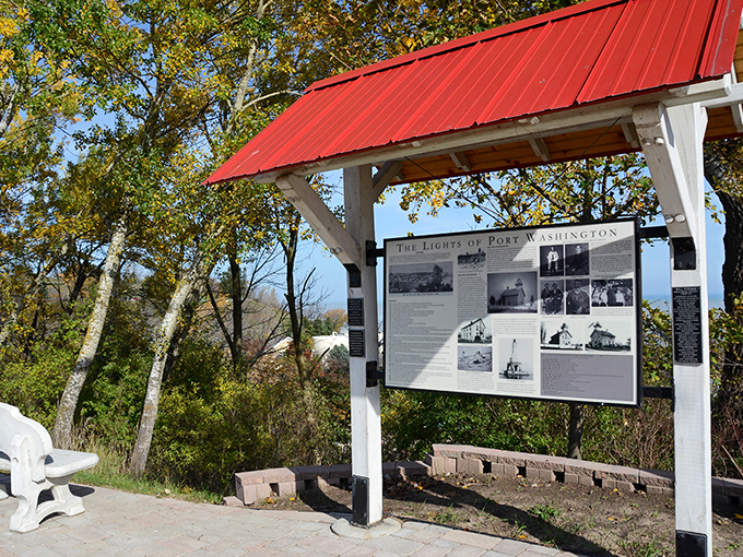 History buffs, rejoice! This sign is packed with more fascinating facts than a "Jeopardy!" champion on a winning streak.