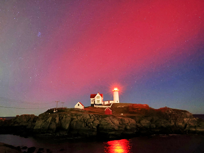 Night falls, and Nubble Light puts on its most dazzling outfit. It's the lighthouse equivalent of getting dolled up for a hot date.