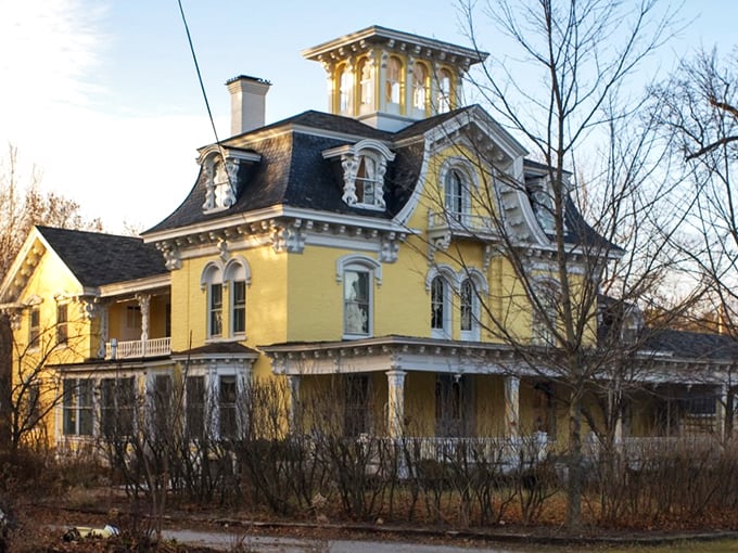 Sunshine yellow with a side of spooky! Highgate Manor proves that even ghosts appreciate good curb appeal.