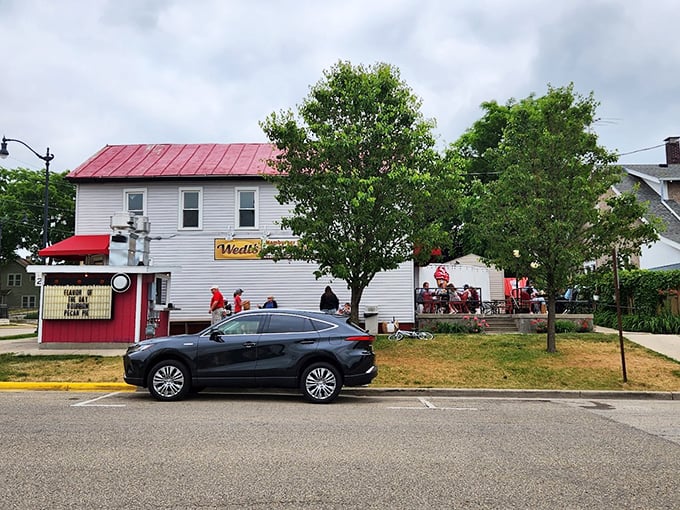 Wedl's: Where hunger meets its match. This place is more inviting than your grandma's kitchen on Thanksgiving.