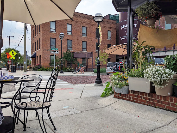 A street view that screams "Come in, we're awesome!" It's like the Cheers of vegan restaurants &ndash; where everybody knows your (plant) name.