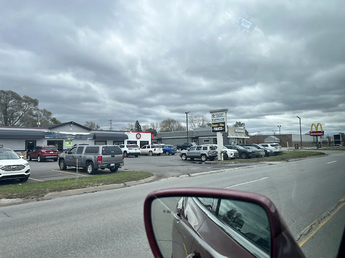 The pilgrimage site for burger aficionados. Even from the street, you can almost smell the sizzling patties and hear the milkshakes blending.