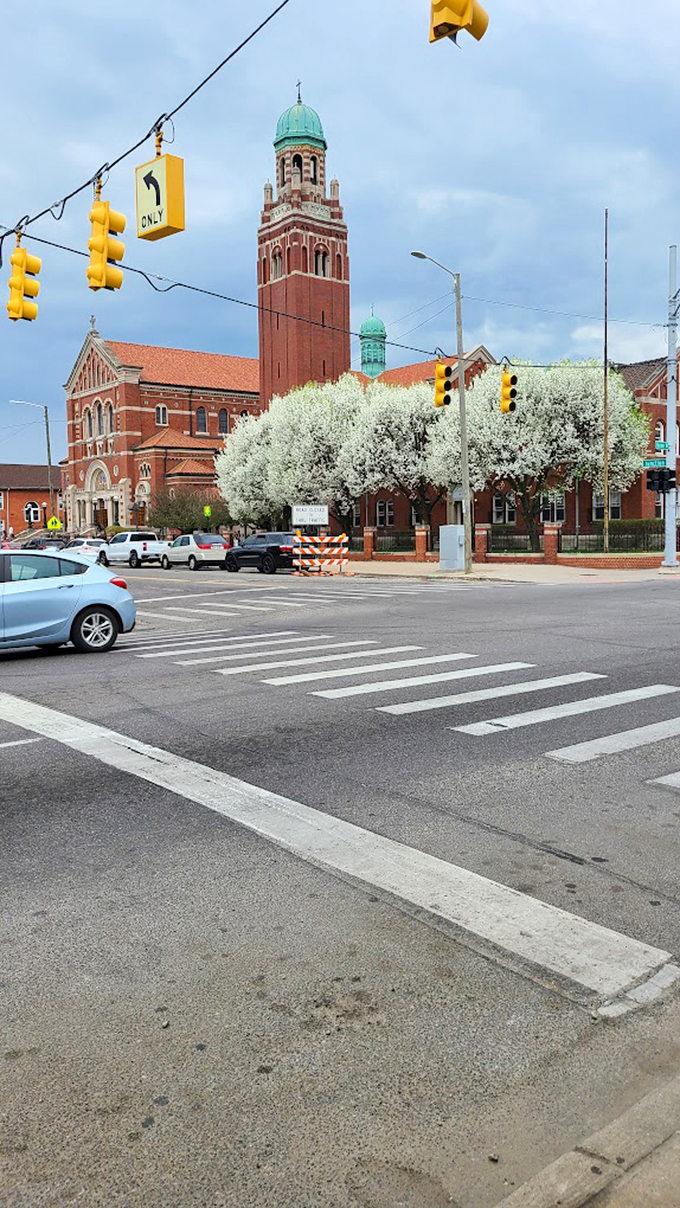 Beyond the Coney: Detroit's beauty shines through. A reminder that great food is just the beginning of the city's charm.