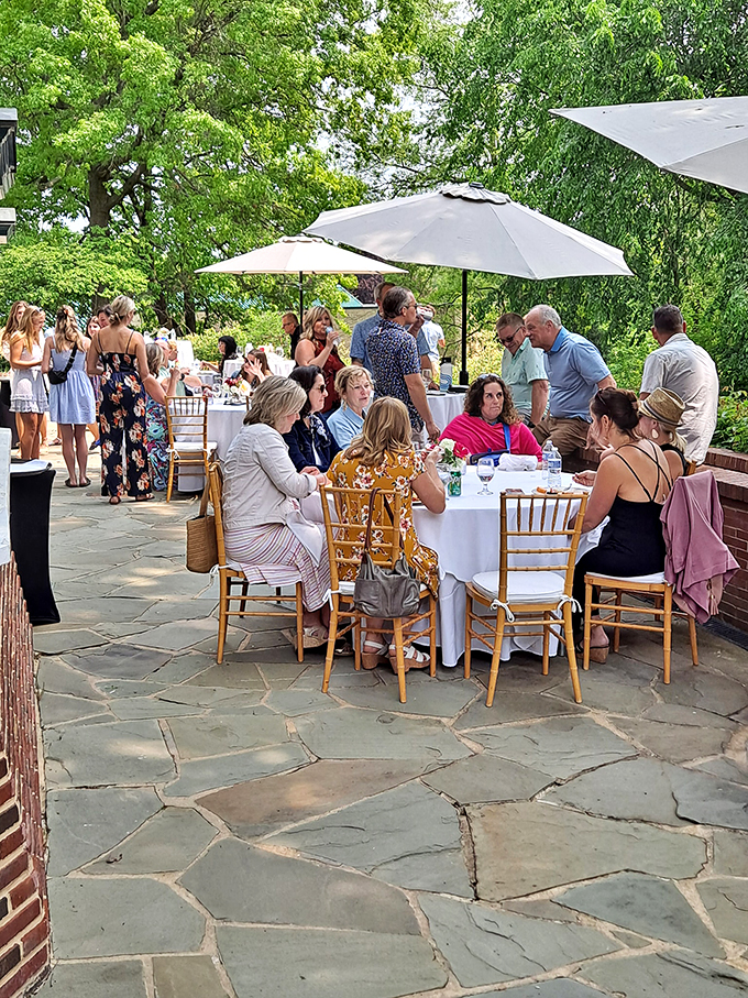 Alfresco dining with a side of history. Here, every meal feels like you're feasting with the Crawleys, minus the drama.