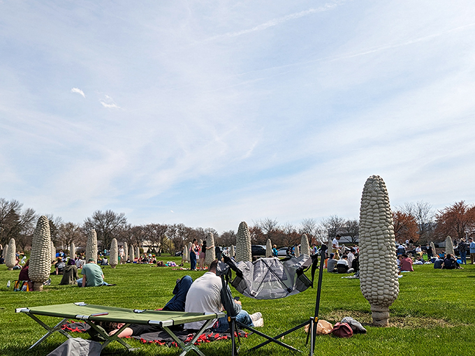 Picnic in the land of the giants. Families and friends gather, proving that art can bring people together in the corniest ways.