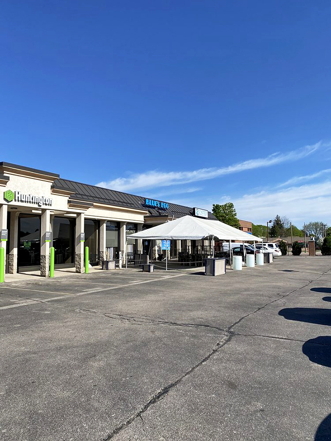 Park it right here for paradise! This lot's more popular than front-row seats at a Springsteen concert. Breakfast is the new rock 'n' roll!