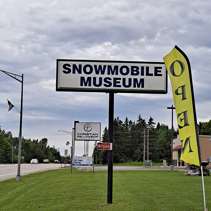 The siren call of snow lovers everywhere. This sign is like a beacon for winter wanderers and nostalgia nuts alike.