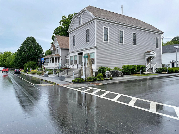 Rain or shine, this museum rocks! Even on a gray day, the Maine Mineral & Gem Museum stands out like a diamond in the rough.