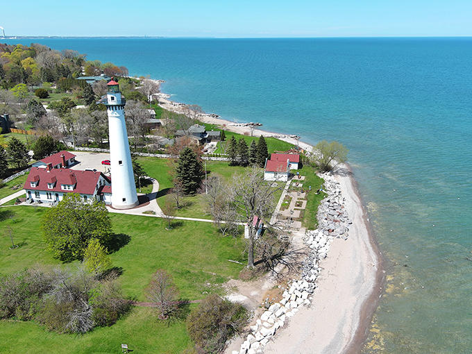 If birds could take selfies, this would be their dream spot. Wind Point Lighthouse from above: where land, lake, and sky come together in perfect harmony.