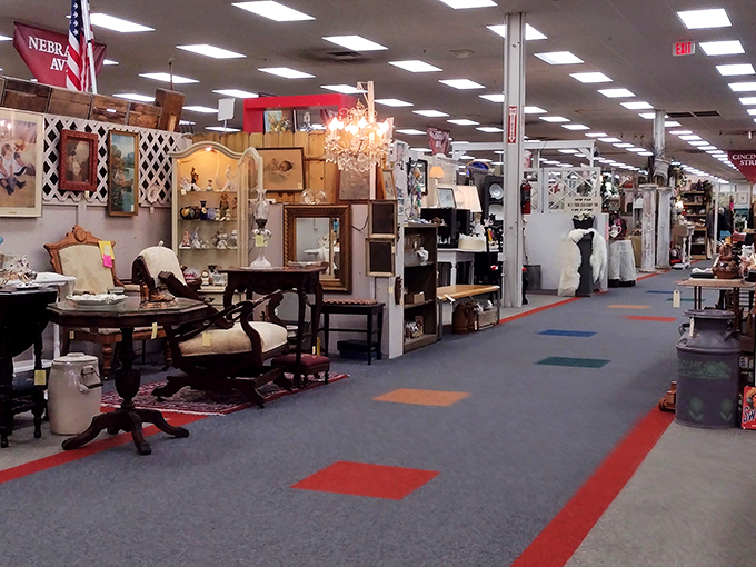Booth after beautiful booth! This view's enough to make a bargain hunter's heart skip a beat. Remember, in the antique world, "just browsing" is a dangerous game!