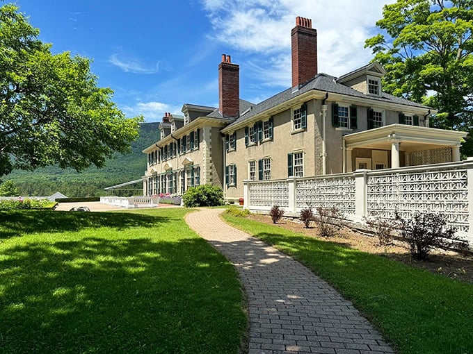 Home, sweet presidential home! This exterior view is giving me serious "move-in ready" vibes. Wonder if they'd consider a timeshare option?