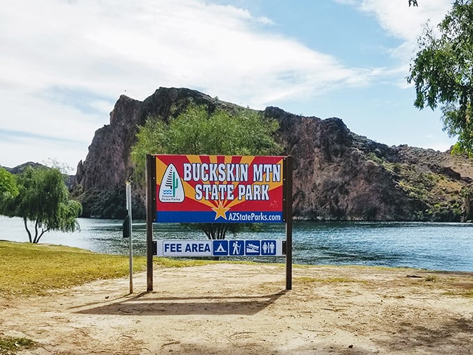 Welcome to paradise: The sign says it all, but the view behind it speaks volumes. Buckle up, buttercup &ndash; your Arizona adventure starts here!