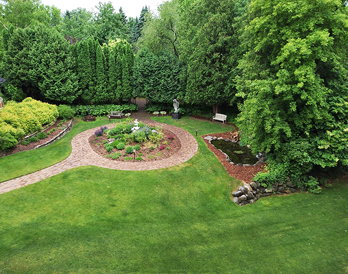 A bird's-eye view of beauty! This aerial shot showcases the museum's grounds in all their glory, proving that sometimes you need to step back to see the big picture.