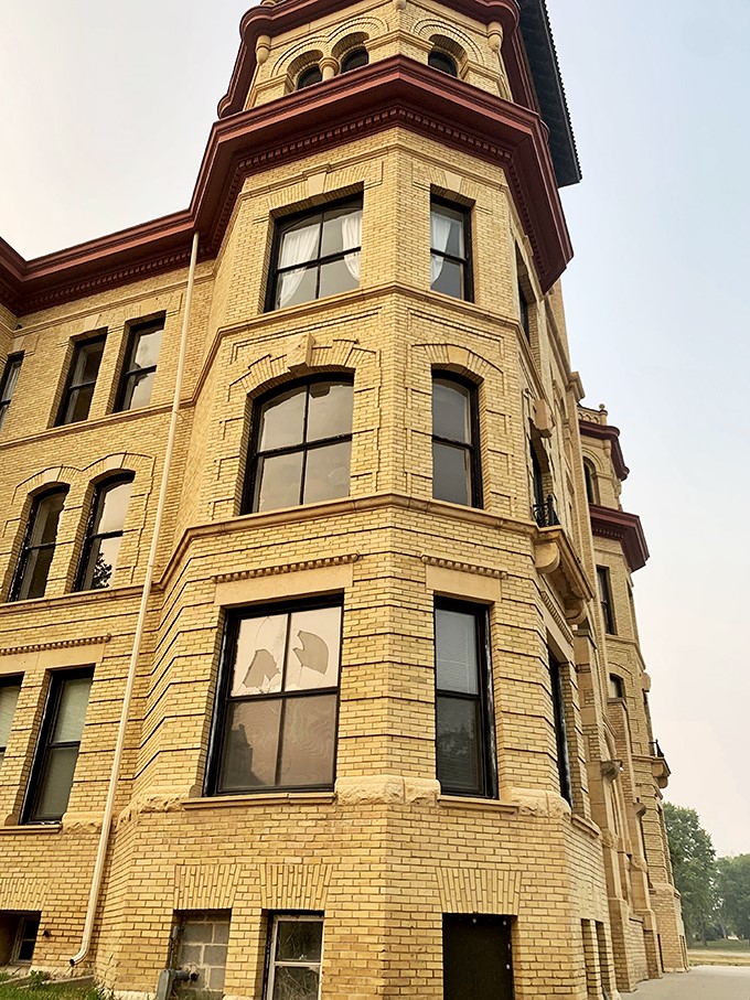 "Windows to the soul of a bygone era." These intricate details showcase the building's former glory. If bricks could blog, what tales they'd tell!