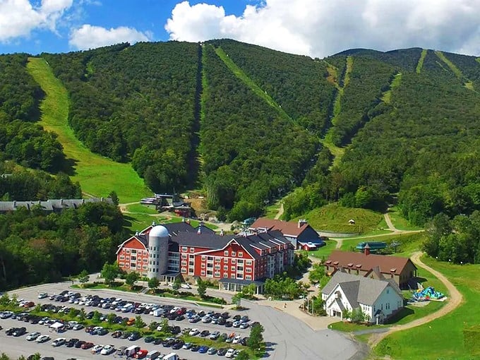 Warren-bound: Where your road trip gains elevation and charm in equal measure.