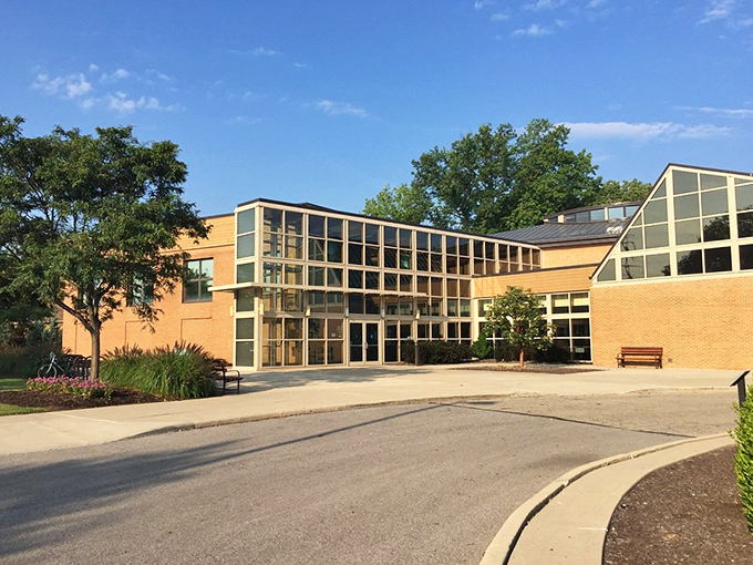 Worthington: Where history books come to life and farmers markets reign supreme. It's like stepping into a Norman Rockwell painting – with Wi-Fi!