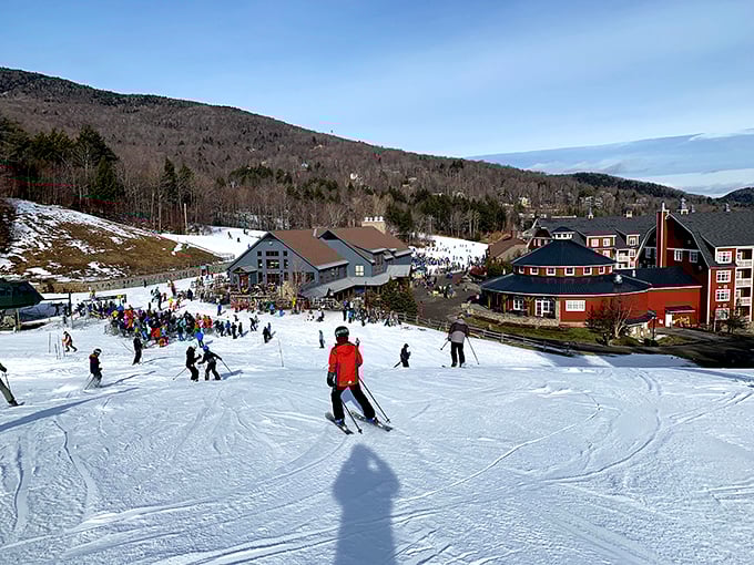 With its cozy alpine architecture and snow-covered slopes, Warren feels like a European ski village tucked away in the Green Mountains. Perfect for winter enthusiasts and charm seekers alike!