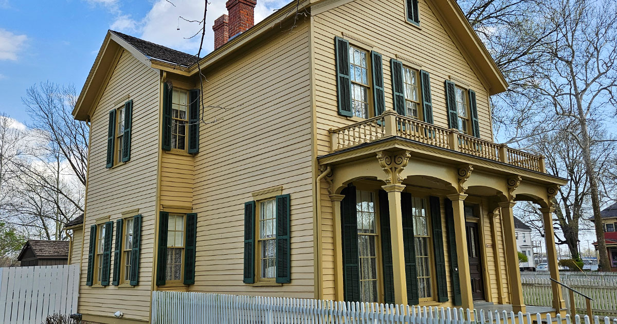 This 19th-Century Home In Illinois Is Like Stepping Into A Living ...
