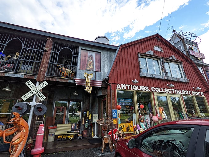 Step right up to the quirkiest show on Earth! 1A Relics is a carnival of curiosities where vintage dreams come true.
