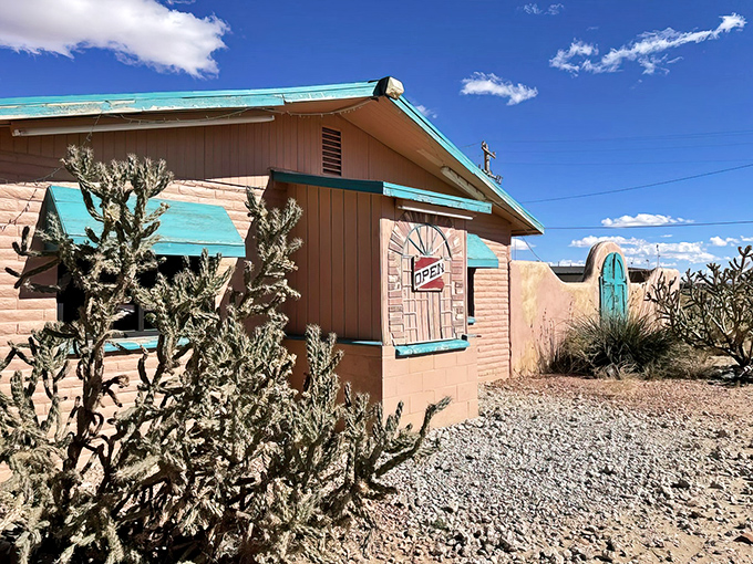 Desert oasis or culinary paradise? At Amigo Cafe, the answer is a resounding "&iexcl;S&iacute;!" to both. This charming spot serves up Navajo tacos that'll make your taste buds do a happy dance.