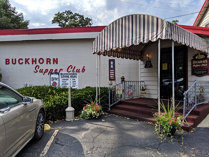 Retro vibes and savory delights! This classic supper club takes you back to a time when dinner was an event.