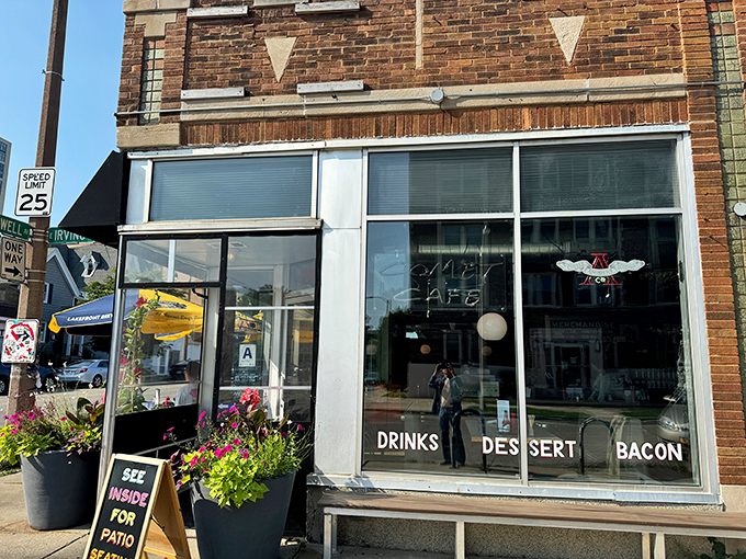 "Drinks, Dessert, Bacon" - the holy trinity of comfort food beckons from this retro-cool Milwaukee hotspot.