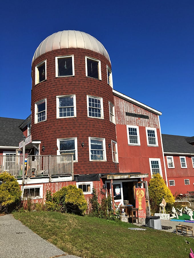 Houston, we have antiques! This stargazing barn is where rural charm meets space-age cool. Neil Armstrong would approve.