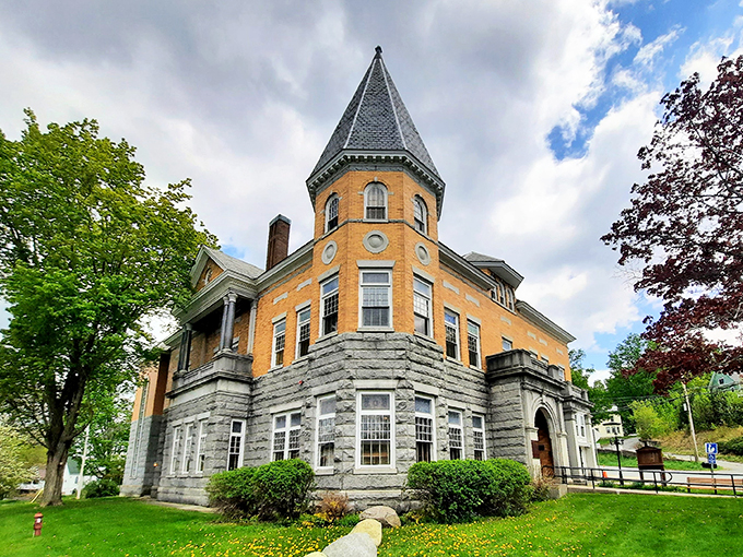 Border-hopping bibliophiles, rejoice! This literary landmark lets you cross countries without leaving the building.