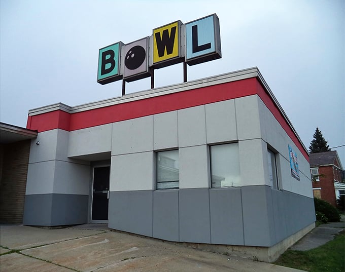 Retro chic meets bowling paradise! This "BOWL" sign is like a beacon of fun, calling all pin-enthusiasts to roll back in time.
