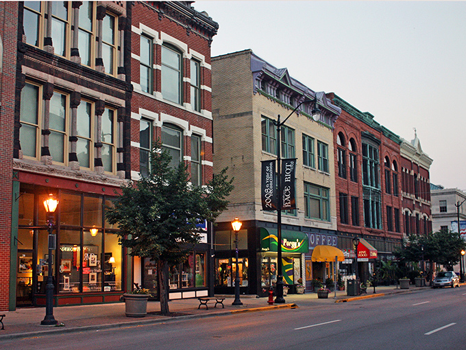 Imagine "Downton Abbey" relocated to the Midwest. Springfield's stately capitol building stands proudly, reminding us that democracy can be downright photogenic.