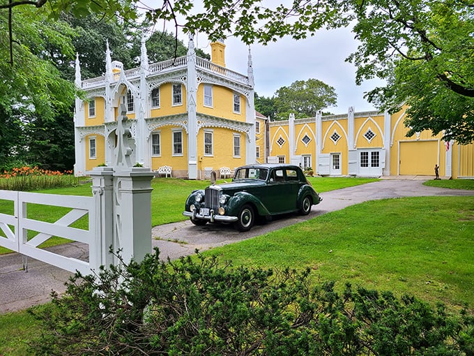 Talk about having your cake and living in it too! This confectionery dream puts my gingerbread house attempts to shame.