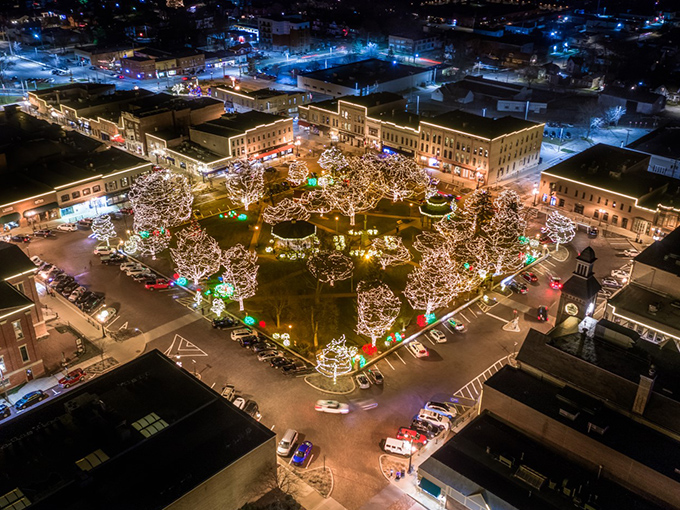 Road trip rewind! Woodstock's holiday spirit will transport you to a simpler, more festive time.