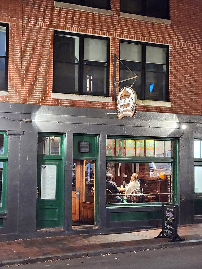 Cruise control to comfort food: Gritty's serves up a slice of Maine with every pint.