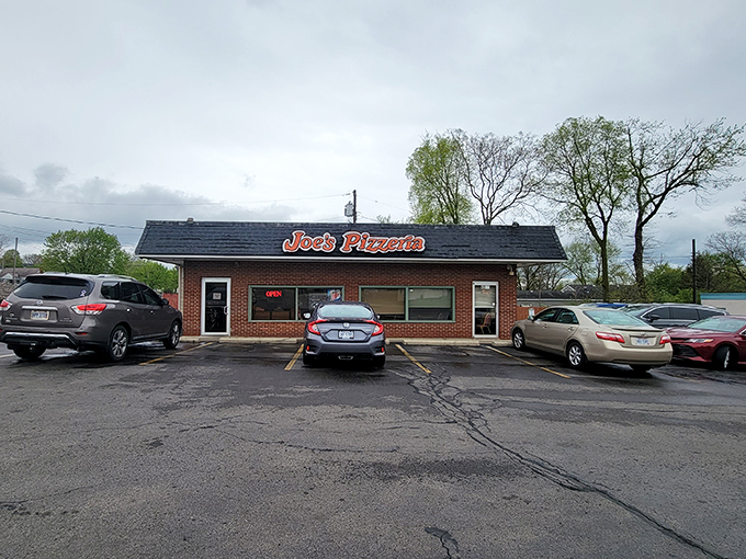Pit stop alert! Joe's is the oasis of oregano in Dayton's pizza desert.