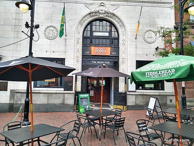 Road-weary wanderers, rejoice! R&iacute; R&aacute;'s welcoming patio is the pit stop you didn't know you needed.