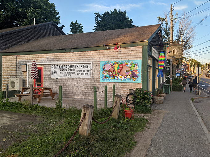 Roadside revelation: Where modern conveniences meet vintage vibes in perfect harmony.