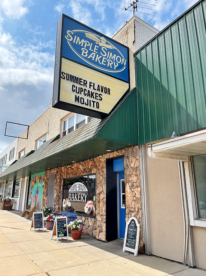 Summer flavor cupcakes? More like summer lovin'! That mojito cupcake might just be the vacation your taste buds have been craving.