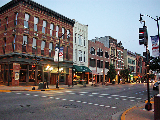 Springfield: Where history meets hipster! Downtown's brick facades and twinkling lights create a scene straight out of a Norman Rockwell painting&mdash;with Wi-Fi.