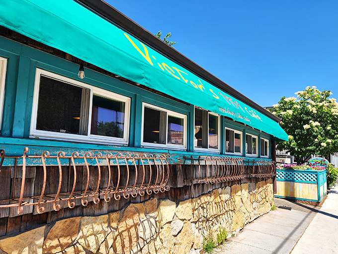 Retro charm meets Cuban flair. This cozy corner spot serves up nostalgia with a side of perfectly caramelized plantains.