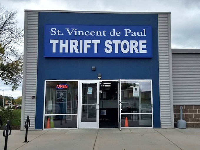 Step right up to secondhand paradise! This inviting entrance is your portal to a world of vintage delights and unexpected finds.