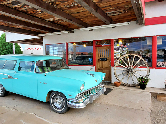 Step into yesteryear at the Wigwam's office. With its vintage charm and classic cars, you'll feel like you've driven straight into a Norman Rockwell painting.