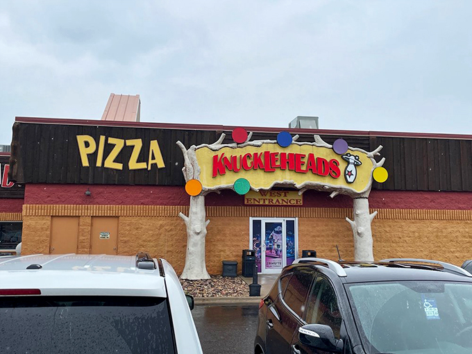Pizza and play, what more could you ask for? This entrance is like a portal to childhood dreams, with a side of pepperoni.