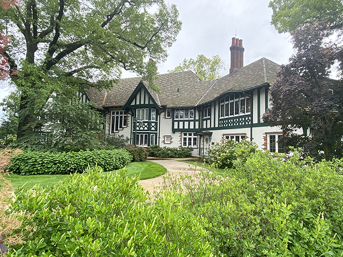 Who needs a time machine? Step onto these grounds and you're instantly transported to the Roaring Twenties, minus the bootleg gin.