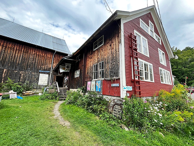Red, white, and weird all over! This eclectic exterior is like a rustic Willy Wonka factory for the puppet-obsessed.