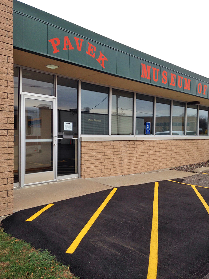 Retro signage that's music to my eyes! This facade screams "Come on in, time traveler" louder than a 1950s radio announcer.