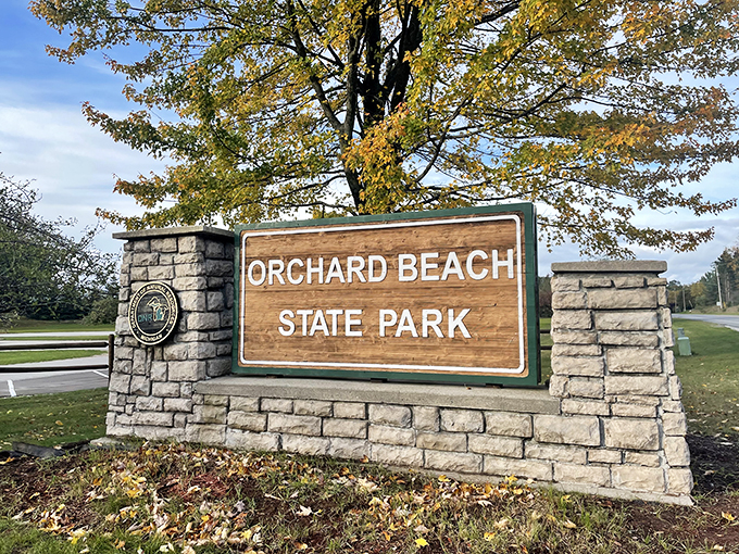 Welcome to paradise! This sign might as well say, "Abandon all stress, ye who enter here."
