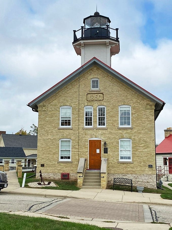 Knock knock! Who's there? History, charm, and a dash of nautical nostalgia waiting to sweep you off your feet at this 1860s time capsule.