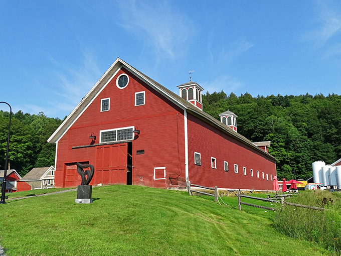 Behold the Big Red Barn, a structure so quintessentially Vermont it practically oozes maple syrup. Norman Rockwell, eat your heart out!