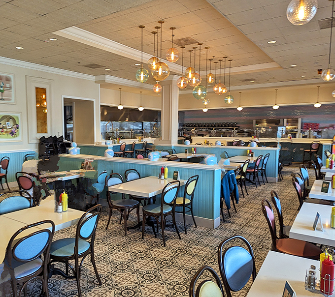 Step into a pastel paradise! This retro-chic interior is like a 1950s soda fountain got a beach vacation makeover. Prepare for a sugar rush of nostalgia!